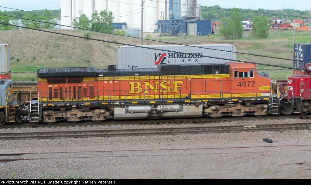 BNSF 4672